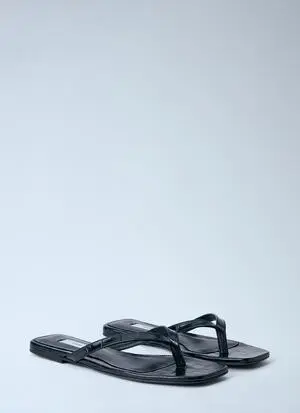TOTEME Leather Flip Flops - Black