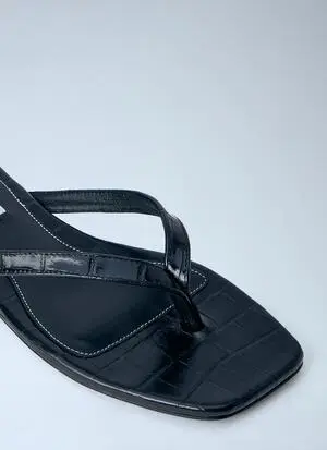 TOTEME Leather Flip Flops - Black