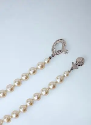 VIVIENNE WESTWOOD Brass One Row Pearl Drop Choker