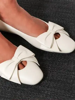 Valentino Garavani Leather Bow Ballerinas - Cream