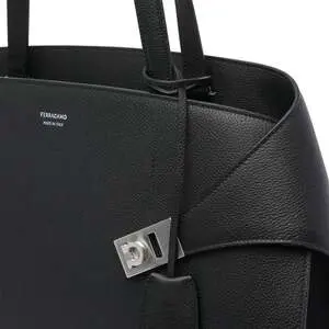 FERRAGAMO Hug Shoulder Bag