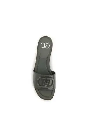 Valentino Garavani Vlogo Patent Leather Slide Sandals - Green