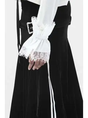 ANN DEMEULEMEESTER Lace-ruffled Cuffs