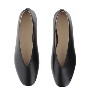 Le Monde Beryl Tapered Toe Leather Flat Shoes