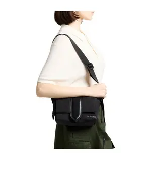 Jacquemus Medium Solid Leather Shoulder Bag