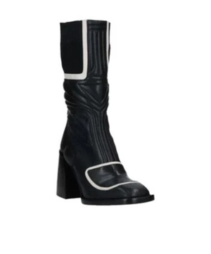 Chloé Minimalist Square-toe Ankle Boots