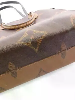 LOUIS VUITTON 2020 Gm On The Go Monogram Giant Reverse Tote Bag