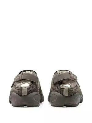 Nike Rift Sneakers