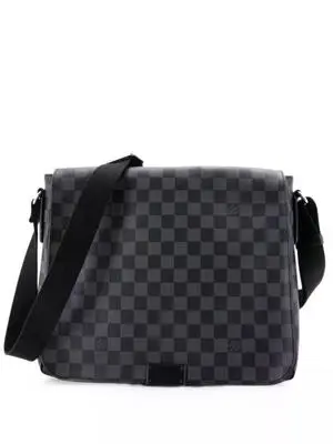 LOUIS VUITTON Damier Graphite Canvas Daniel Mm Messenger Bag