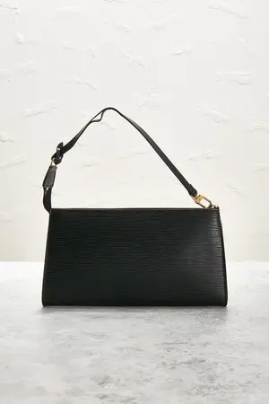 LOUIS VUITTON Epi Pochette Accessoires 24 Shoulder Bag