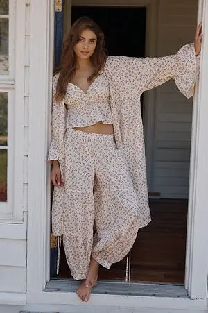 LYREBIRD 100% Cotton Flannel Ruffled Sleeve Robe - Ivory Pattern
