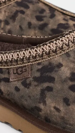 UGG Tasman Spotted Slippers - Chestnut