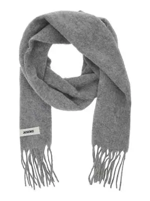 Jacquemus L'echarpe Carro' Grey Scarf With Logo Patch On The Front And Fringed Hem In Wool Blend - Multicolor