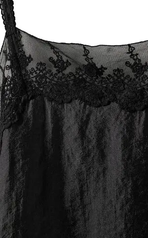 THE GARMENT Gilian Flower Top - Black