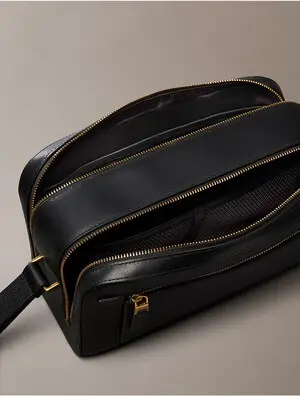 Calvin Klein Premium Leather Dopp Kit