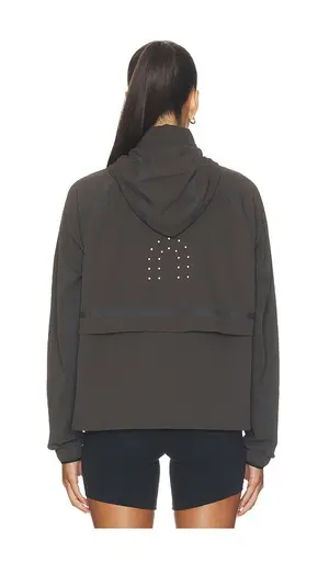 On Performance Volt Jacket In Chocolate