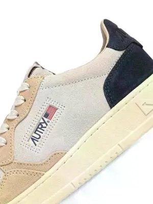 AUTRY Medalist Low Tricolor Sneakers In Suede Color White Sand And Blue Space - Neutrals