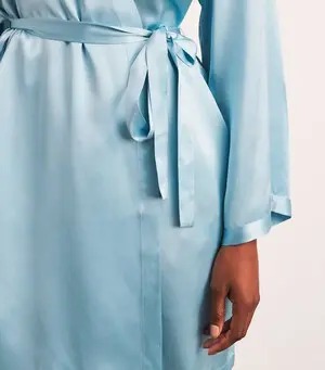 MARJOLAINE Silk Short Tracy Robe