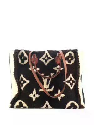 LOUIS VUITTON Onthego Monogram Giant Teddy Fleece Gm Tote Bag