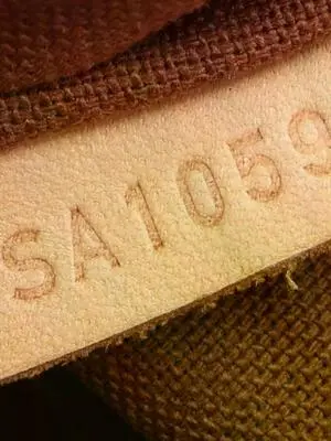 LOUIS VUITTON 2009 Monogram Batignolles Horizontal Tote Bag