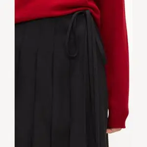 Theory Pleated Wrap Skirt In Drape Flannel - Black