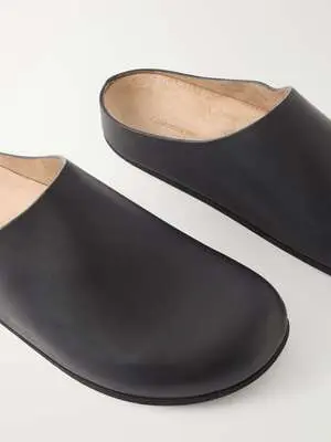 COMMON PROJECTS Leather Clogs