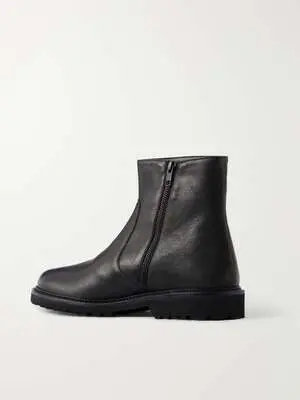 COMMON PROJECTS Leather Boots