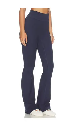 437 The Leisure Pant - Navy