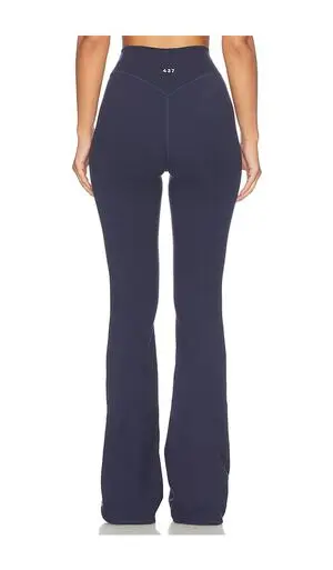 437 The Leisure Pant - Navy