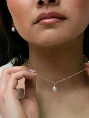 DOWER & HALL Pearl Pendant Necklace