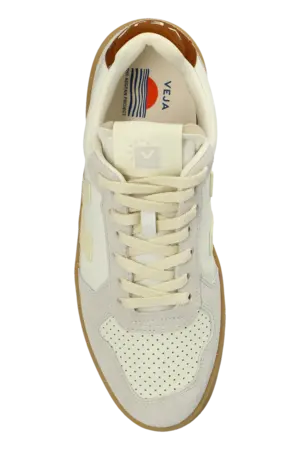 VEJA Sports Shoes ‘v-82