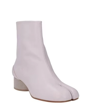 MAISON MARGIELA Minimalist Leather Boots