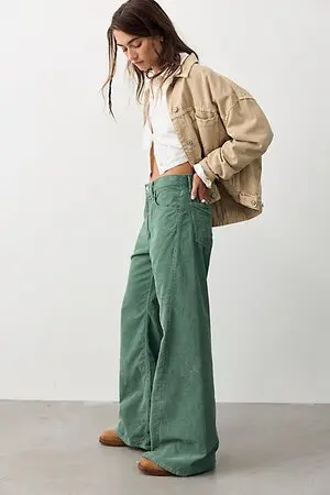 MOTHER The Lemon Twist Sneak Corduroy Jeans