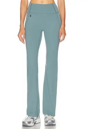 On Studio Flared 32" Pant
