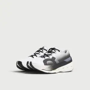 On Cloudboom Max Sneaker - White/black