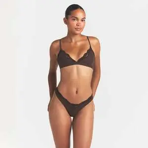SKIMS Triangle Bralette | Deep Neutral | | Fits Everybody Lace