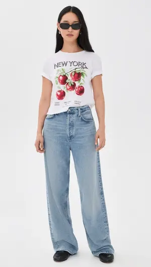 SUNNY SOMEWHERE New York Apples Everyday Tee