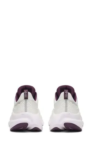 Saucony Omni St 23 Running Shoe - Ivory/eggplant