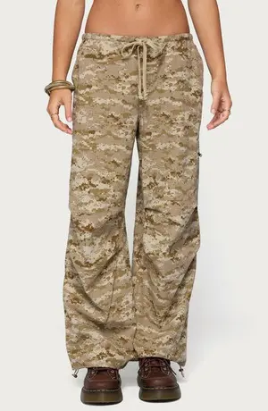 EDIKTED Demey Camo Baggy Pants