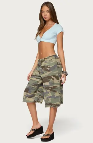 EDIKTED Cecey Button Up Crop Tee