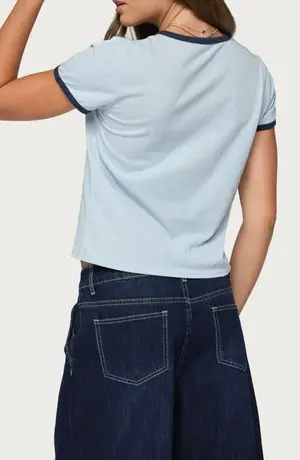 EDIKTED England Babe Graphic T-shirt