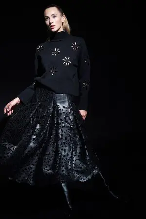 MAISON COMMON Turtle Neck Pullover With Eylet Embroidery