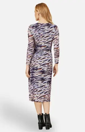 YUMI Abstract Stripe Ruched Midi Dress
