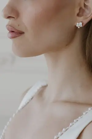 UNTAMED PETALS Love Note Stud Earrings - Metallic Silver