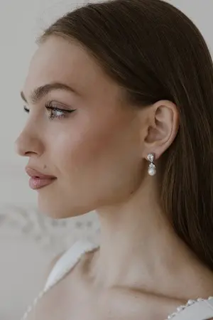 UNTAMED PETALS Lumi Pearl And Crystal Earrings