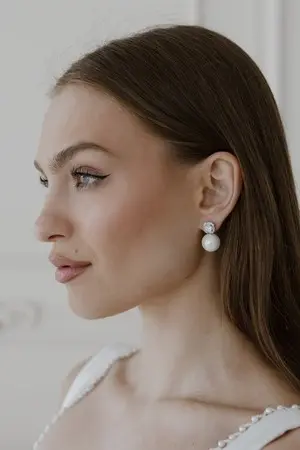 UNTAMED PETALS Kit Pearl And Crystal Earrings
