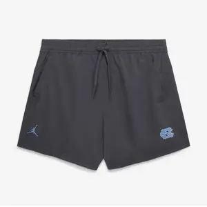 JORDAN BRAND North Carolina Tar Heels Primary Logo Form Shorts - Anthracite