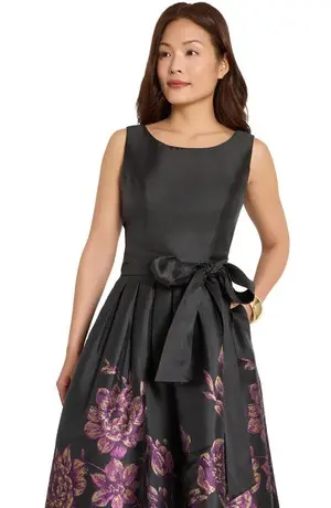 TAHARI ASL Metallic Floral Sleeveless Gown