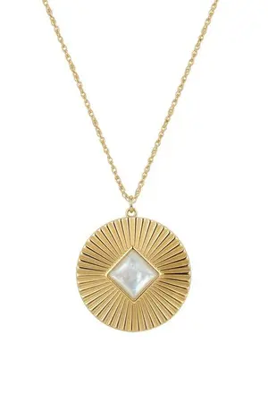 ST. MORAN Mother Of Pearl Medallion Pendant Necklace - White/gold