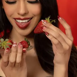 THE ONLY NAILS Strawberry Delightnail Set